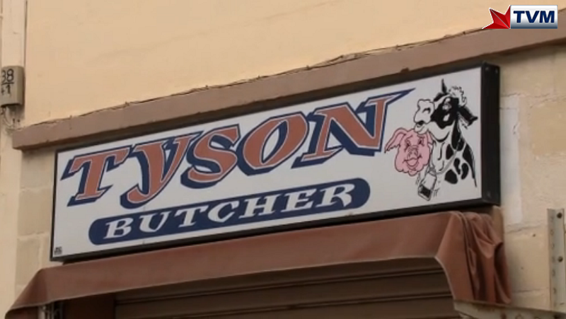 Tgħid li qed tgħix f'garaxx minħabba d-dejn ta' binha f'negozju ma ...