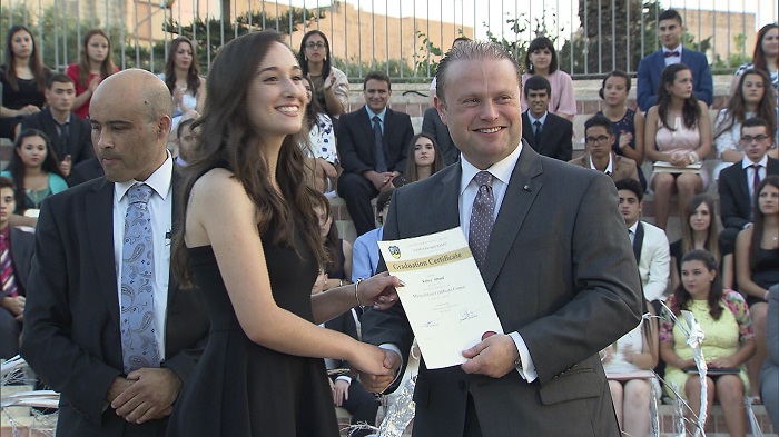 Aktar minn 200 student jiggradwaw mis-sixth form t'Għawdex - TVMnews.mt
