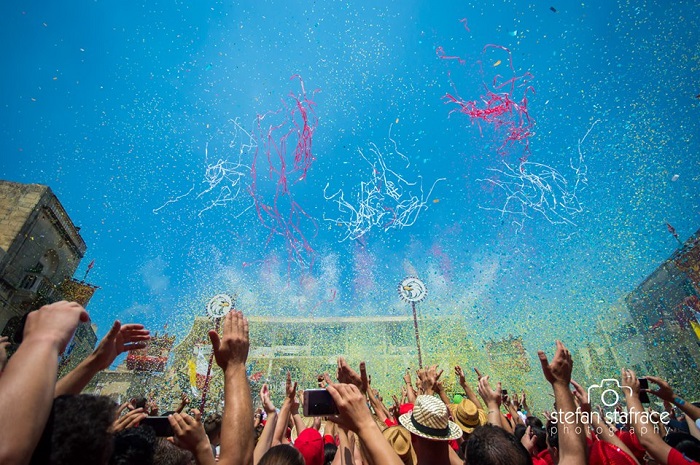 VIDEO: Multi-coloured confetti at St Paul's feast in Rabat - TVMnews.mt