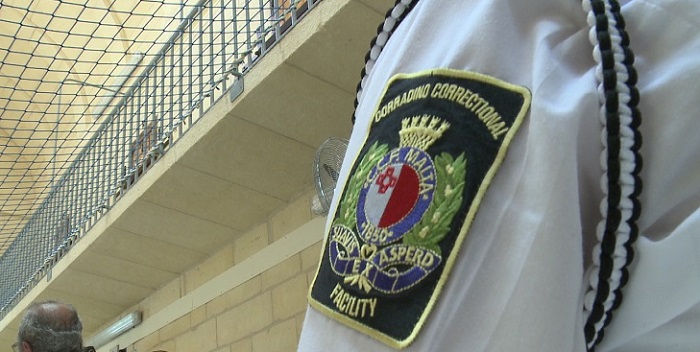 Update: Prison guards find four packages with suspicious substances ...