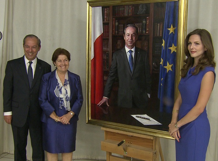 Jitlesta l-portrait uffiċjali tal-ex-Prim Ministru Lawrence Gonzi ...