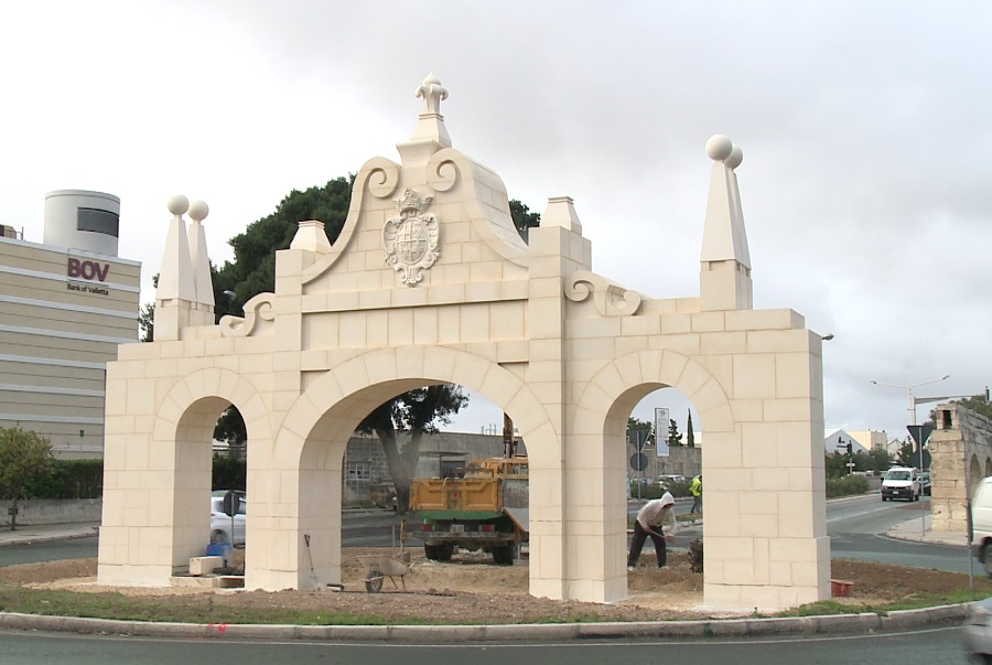 Video: Wignacourt Arch, known as Fleur-de-Lys Gate, rebuilt - TVMnews.mt
