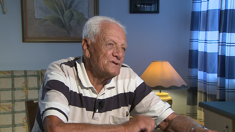 "I took hundreds of pictures of the Queen: the favorite one with a ...