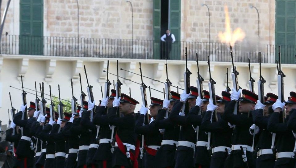 FILMAT: Malta tfakkar Jum ir-Reppubblika b’parata speċjali mill-Forzi ...