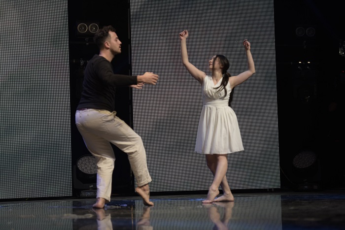 Sarah Crystal - Right here with you - TVMnews.mt