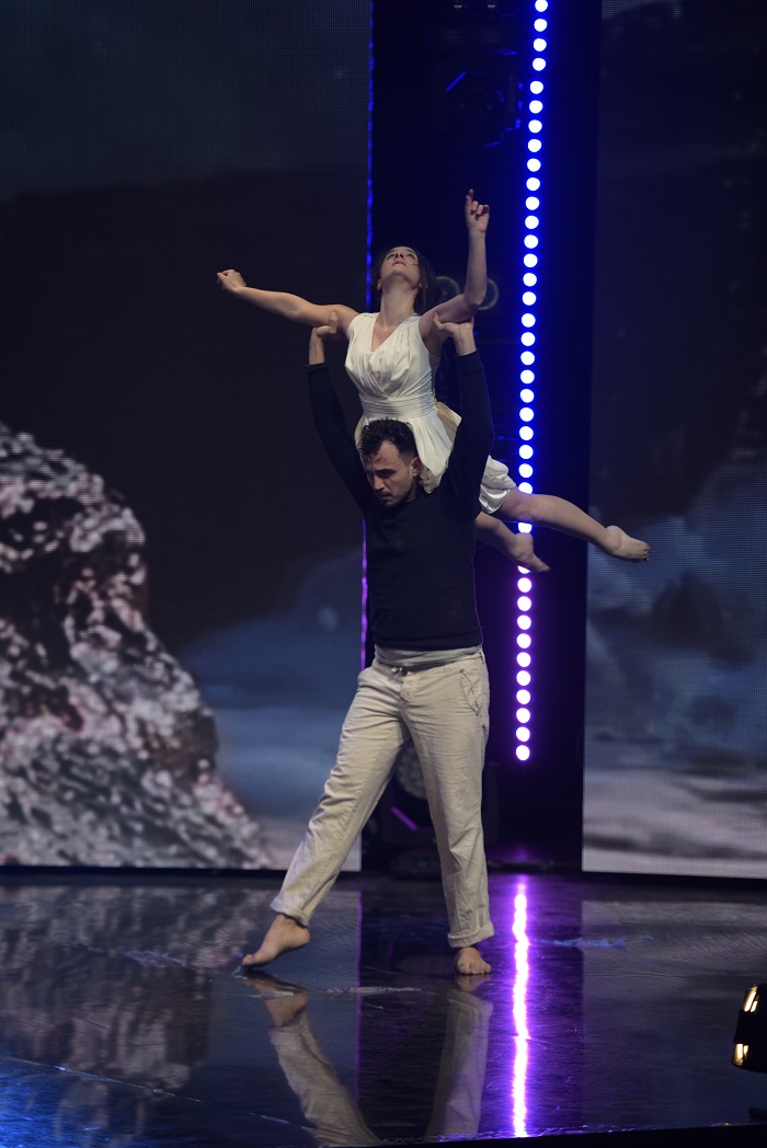 Sarah Crystal - Right here with you - TVMnews.mt