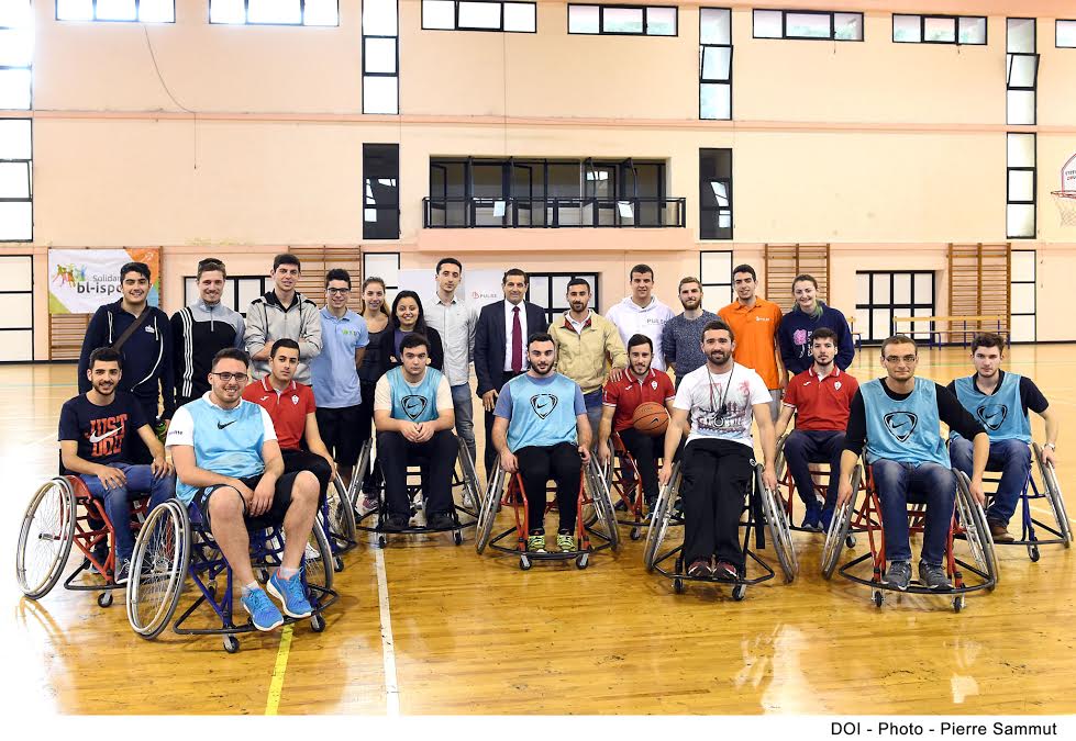 Chris Agius iżur l-attivita’ Shooting Hoops for Social Inclusion ...
