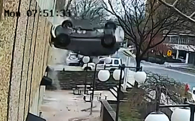 Watch: car falls four storeys from parking area in Maryland - TVMnews.mt