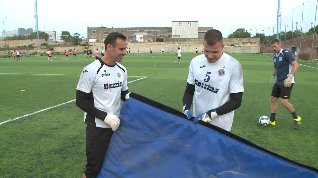 BIR-RITRATTI - L-ewwel sessjoni ta' taħriġ għall-goalkeeper Andrew Hogg ...
