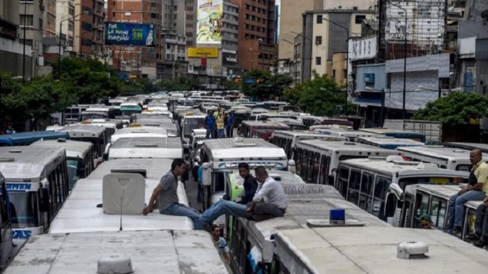 Hundreds of buses block the roads in Caracas - TVMnews.mt
