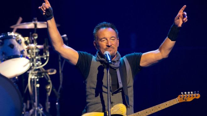 Bruce Springsteen signs student's note of absence from school - TVMnews.mt