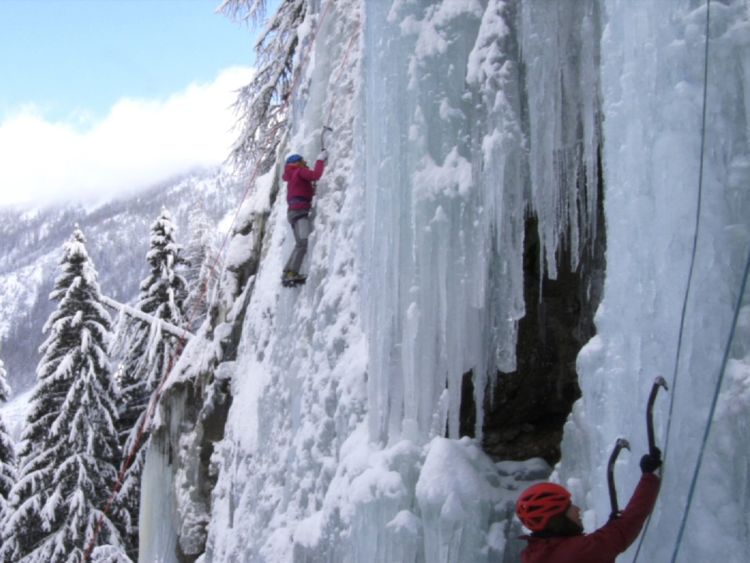Ice climbing takes over because of lack of snow in the Alps - TVMnews.mt