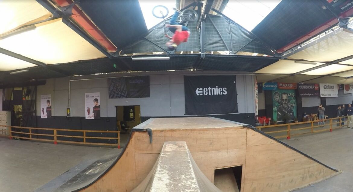 Karl Naja l-ewwel Malti li jagħmel backflip b’rota tal-BMX - TVMnews.mt