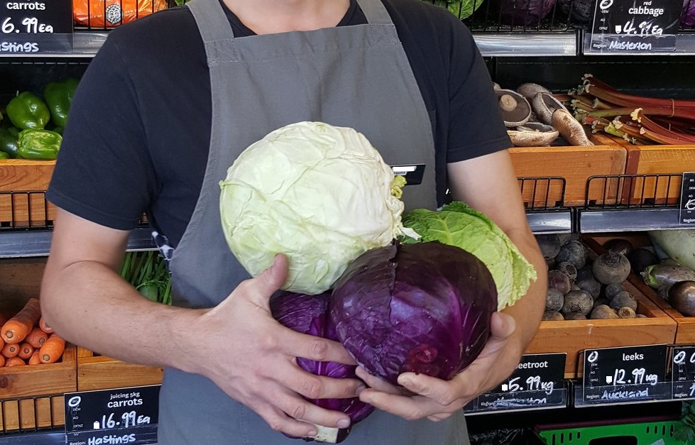 Impjegat f'ħanut tal-ħaxix uża l-password tal-imgħallma biex jisirqilha ...