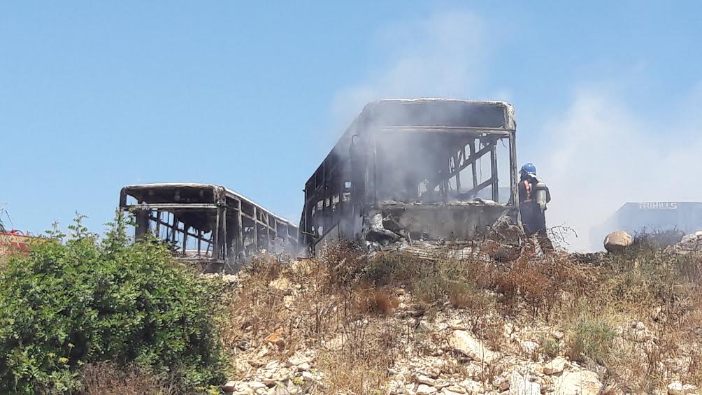 VIDEO: Bendy buses on fire at San Gwann scrapyard - TVMnews.mt