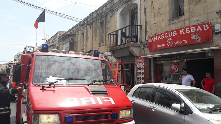 VIDEO: Kebab outlet in Hamrun catches fire - TVMnews.mt