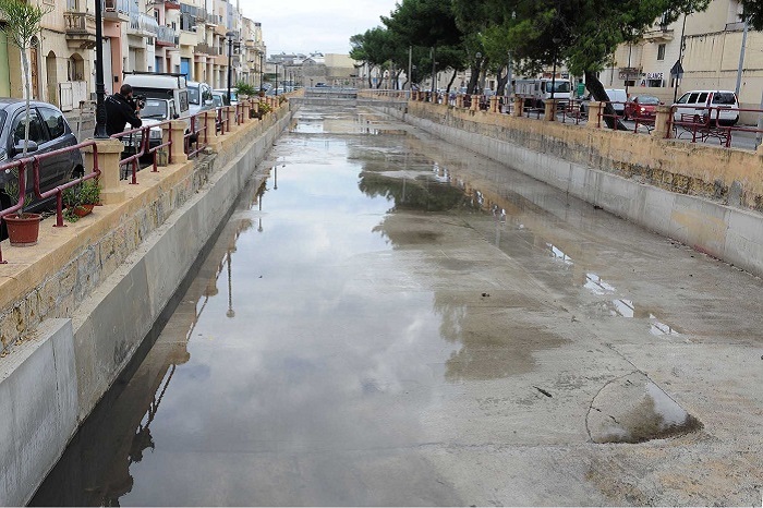 Cleansing work at Qormi Valley before first rainfall - TVMnews.mt