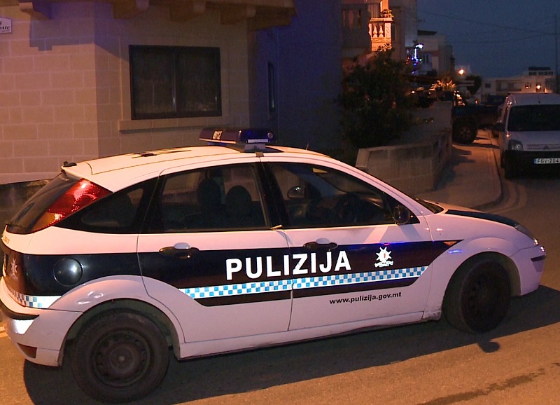 Tnejn feruti wara li raġel ħebb għalihom bi flixkun f'San Ġiljan ...