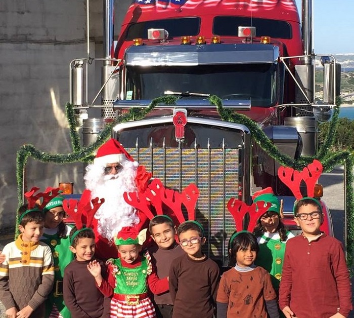 Santa Klaws jasal il-Mellieħa bi trakk - TVMnews.mt