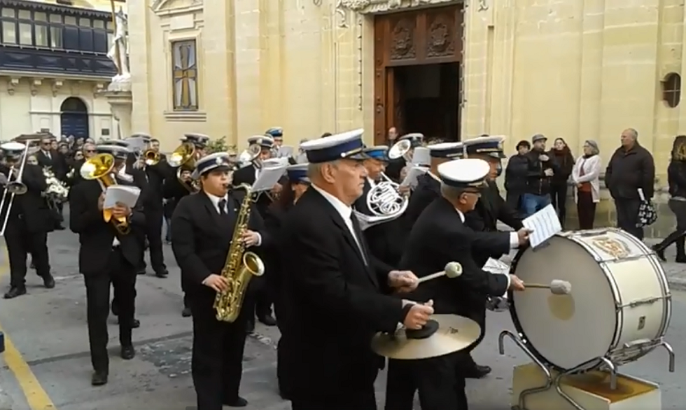 WATCH: Band on Rabat roads for last farewell to Bishop Magro - TVMnews.mt