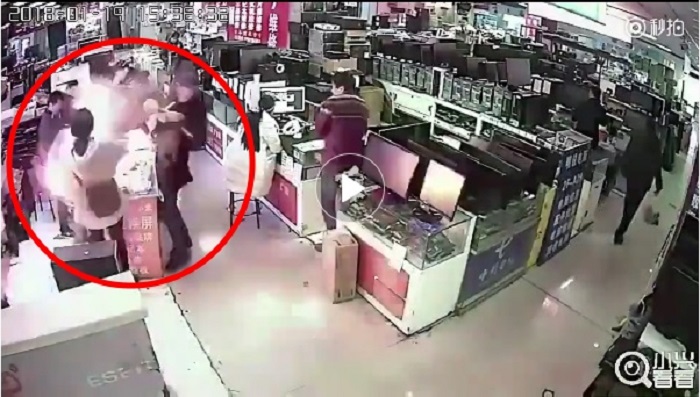 WATCH: iPhone explodes when man bites battery - TVMnews.mt