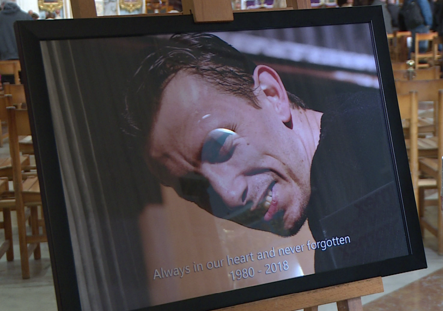 WATCH: People gather in Mosta to pay tribute to Dan Udrea - TVMnews.mt