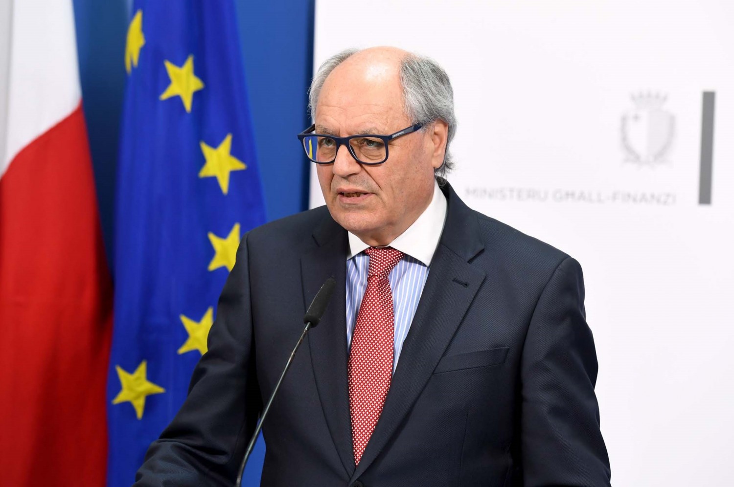 L-ekonomija hija b'saħħitha u m'hemmx periklu li tinfaqa' bħal bużżieqa ...