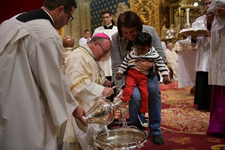 LIVE: Follow the re-enactment of the Last Supper and washing of feet on ...