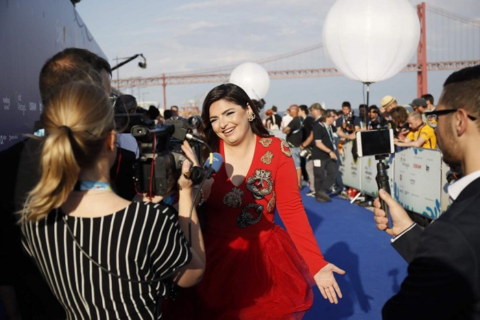 WATCH: Christabelle stands out in red dress among journalists and ...