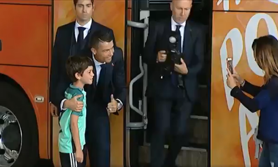 WATCH: Ronaldo descends bus to cheer up crying fan - TVMnews.mt