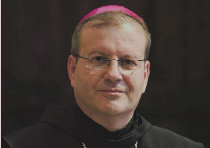 Wasal Malta l-Isqof George Bugeja wara li ġie evakwat mil-Libja ...