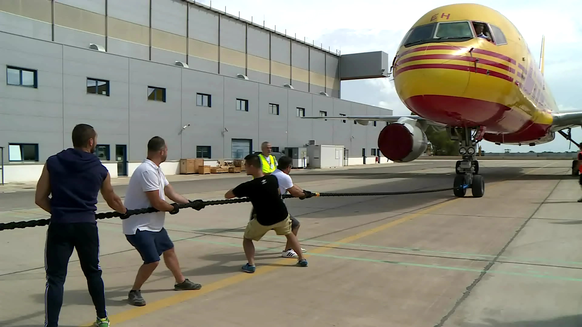 WATCH: Towing an aircraft in aid of Puttinu Cares - TVMnews.mt