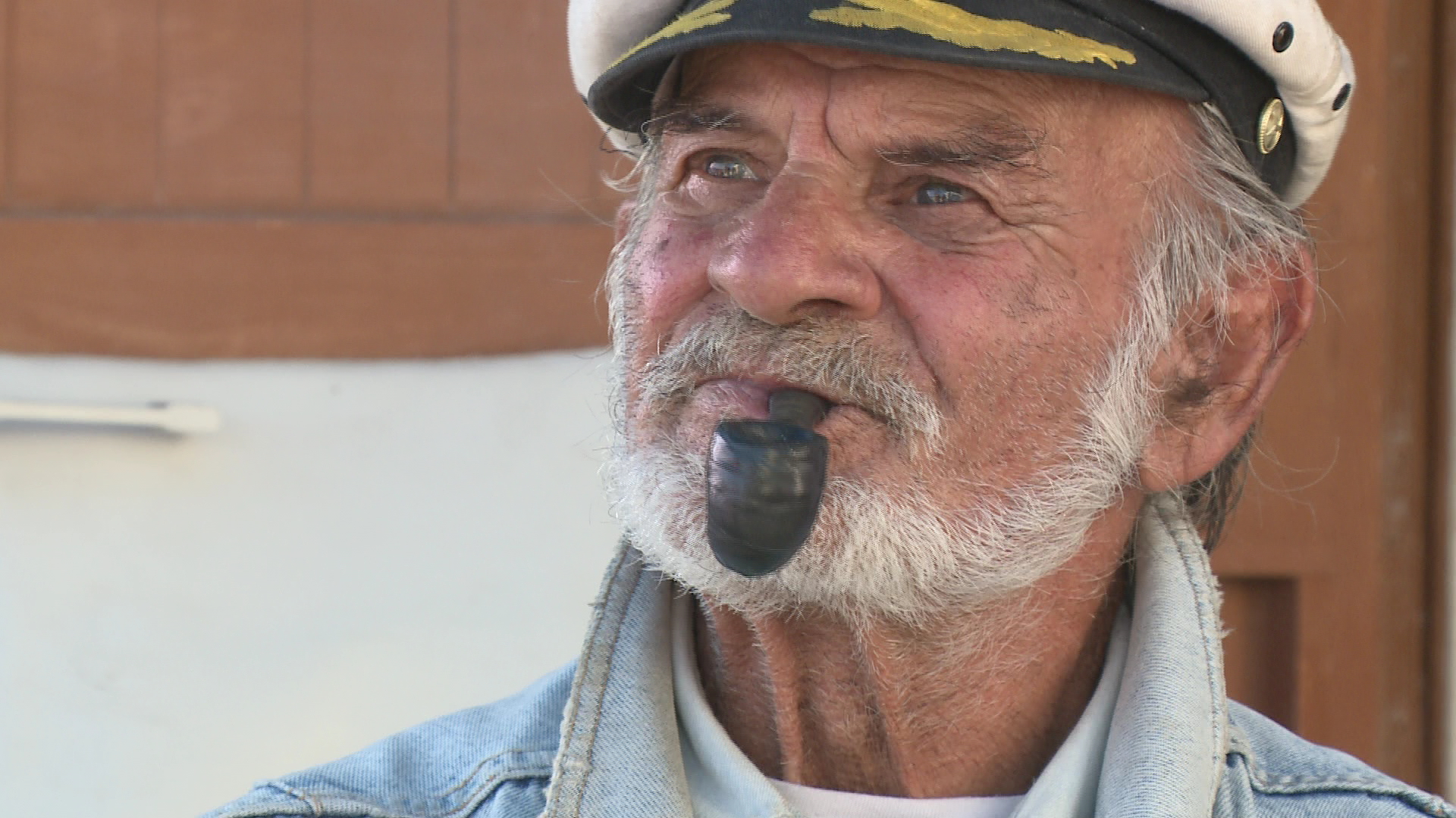 WATCH: At the age of 86 he is still very healthy and lifting concrete ...