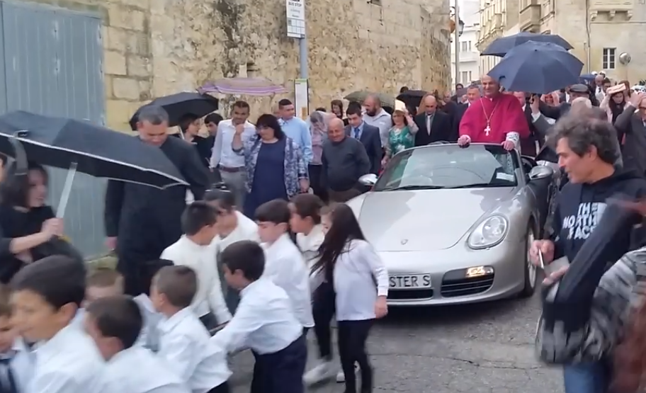 WATCH: Children pull car at installment ceremony of new Archpriest in ...