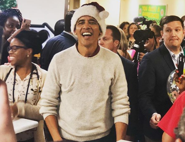 Barack Obama jilbes ta' Father Christmas u jżur lit-tfal morda - TVMnews.mt