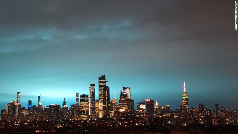 Explosion causes sky to change colour in New York - TVMnews.mt