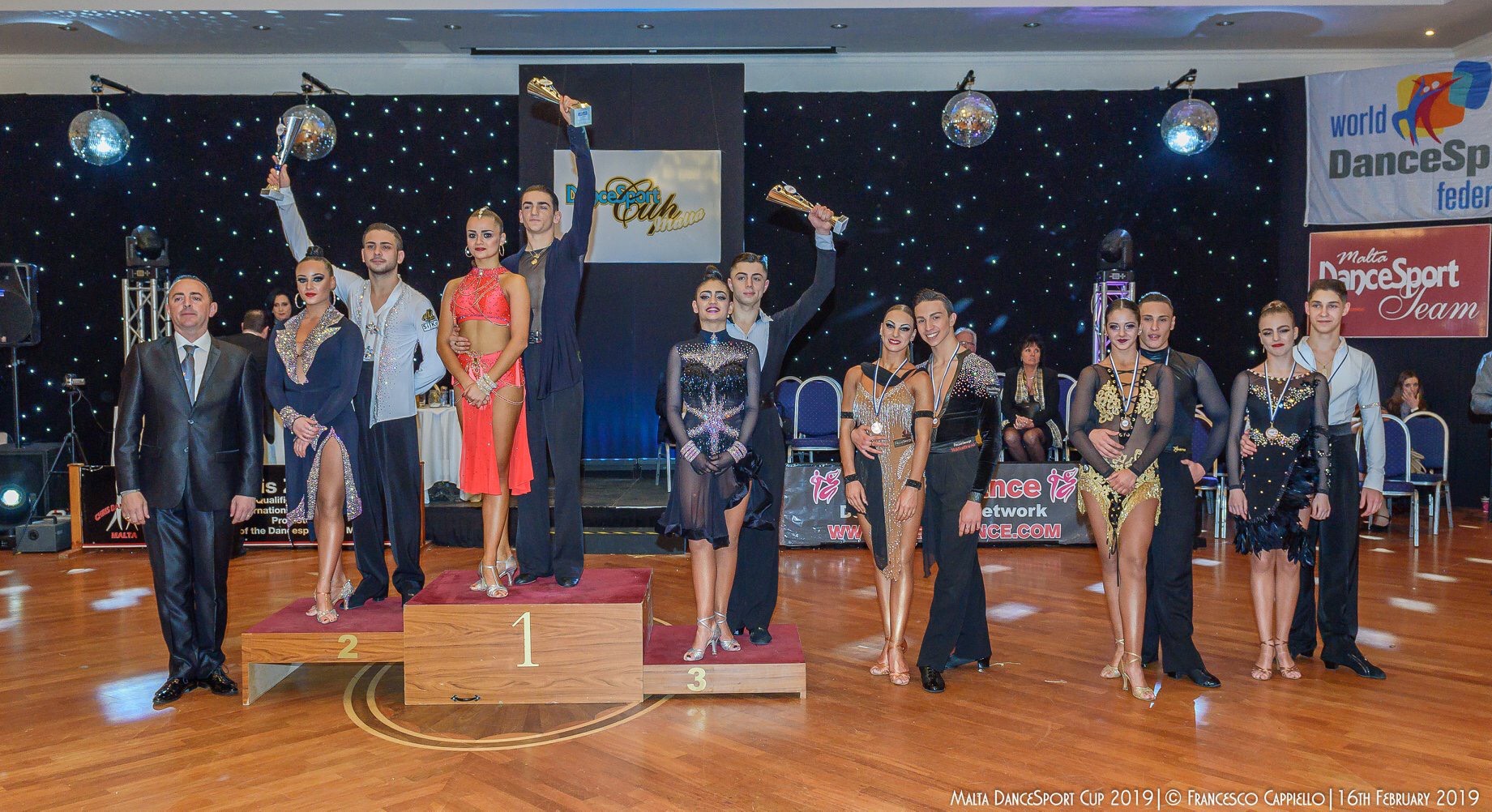 200 koppja minn madwar id-dinja jieħdu sehem f'kompetizzjoni ta' żfin f ...