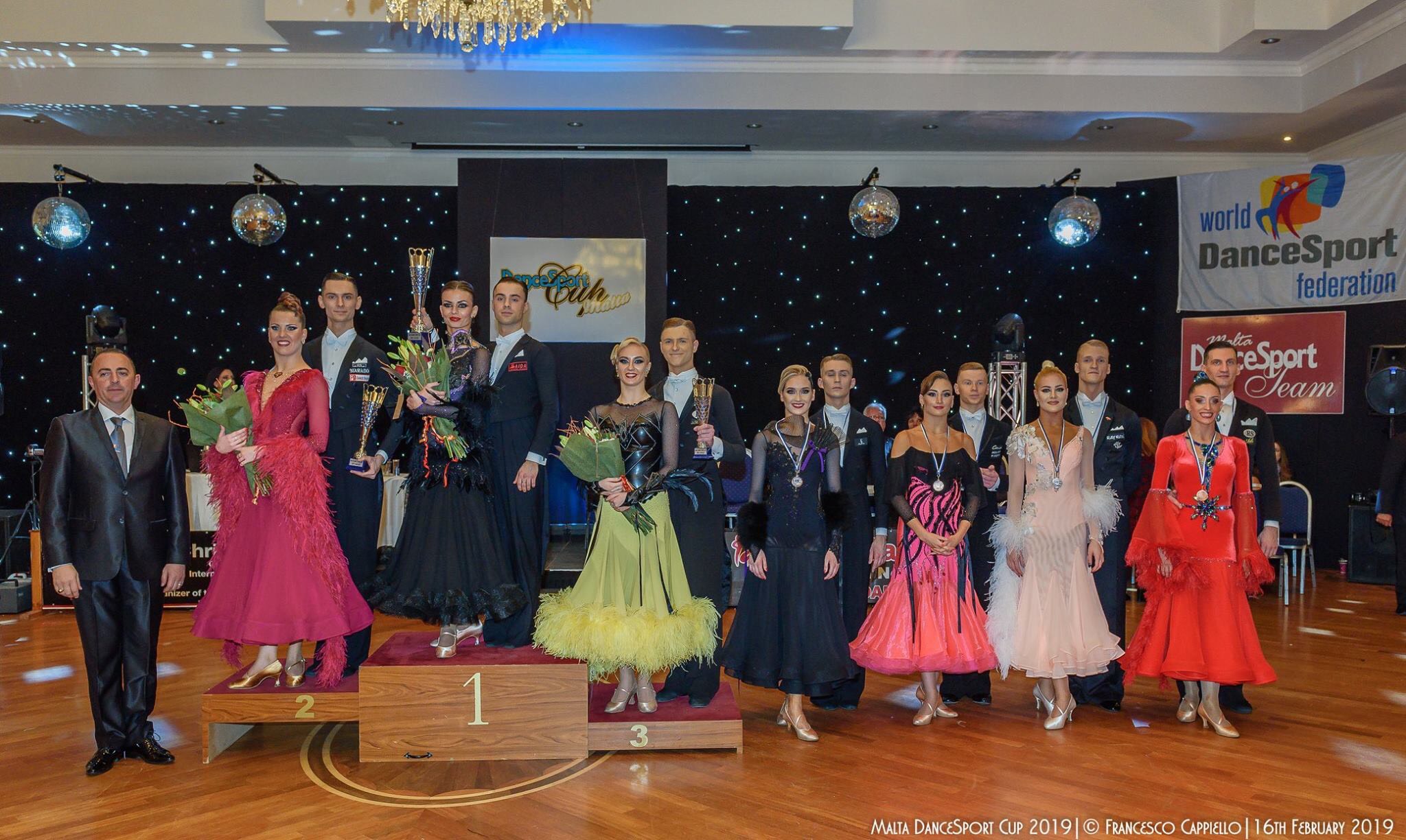 200 koppja minn madwar id-dinja jieħdu sehem f'kompetizzjoni ta' żfin f ...