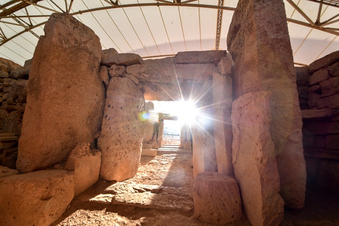 Osserva l-ewwel raġġi tax-xemx mit-Tempji tal-Imnajdra fil-bidu tar ...