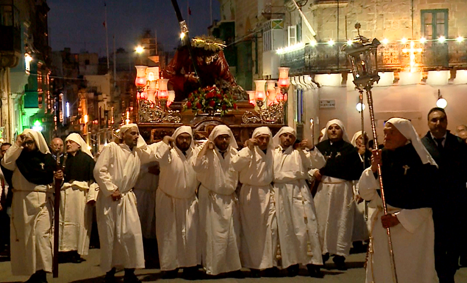WATCH: Thousands participate in pilgrimage with Christ the Redeemer ...