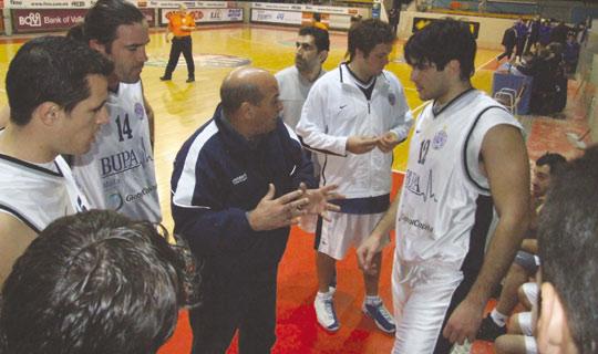 Jirtita l-kowċ veteran John Tabone bl-elf logħba tiegħu ma' Luxol ...