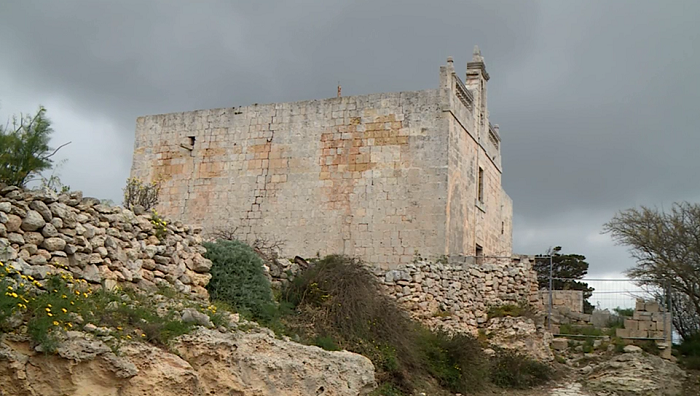 Il-blat taħt il-Kappella tal-Lunzjata qed jiżżerżaq 'l isfel - TVMnews.mt