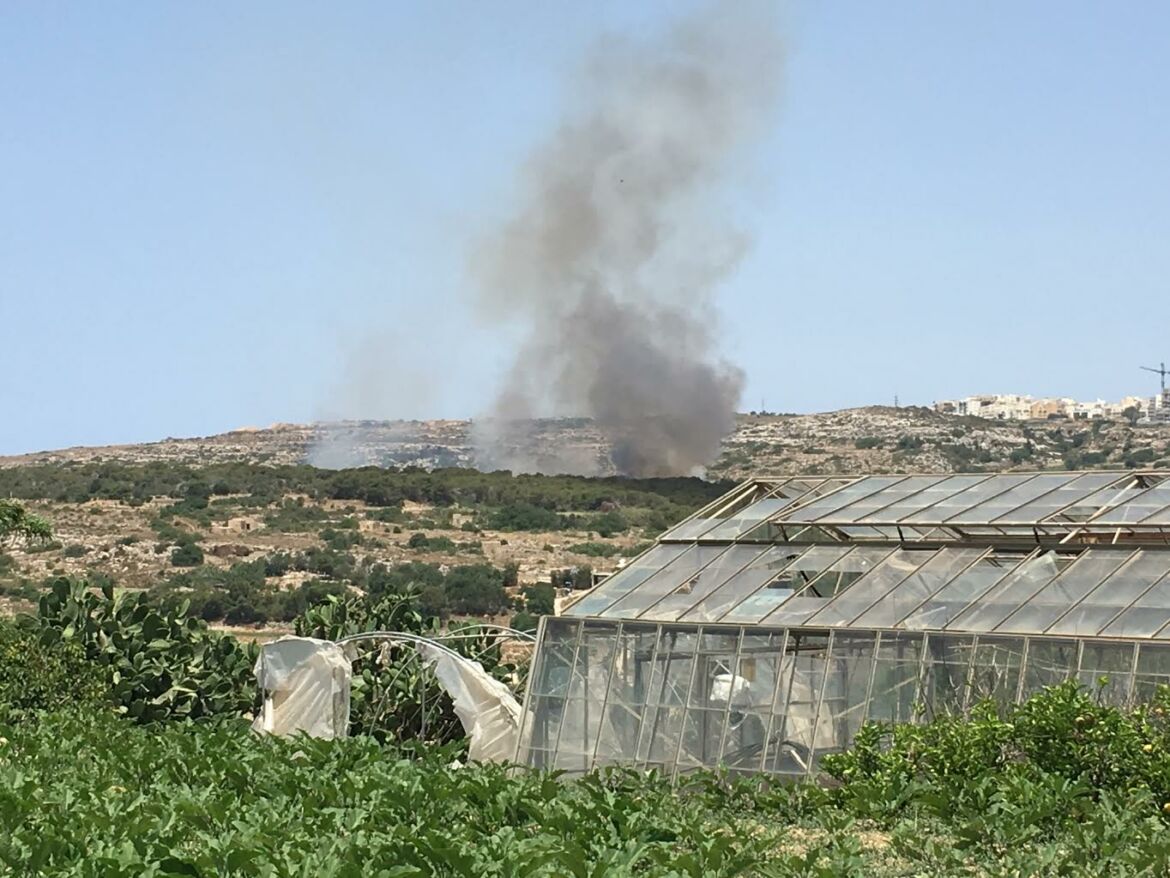 Fire in Miżieb - firefighters working flat out to put out fires in ...
