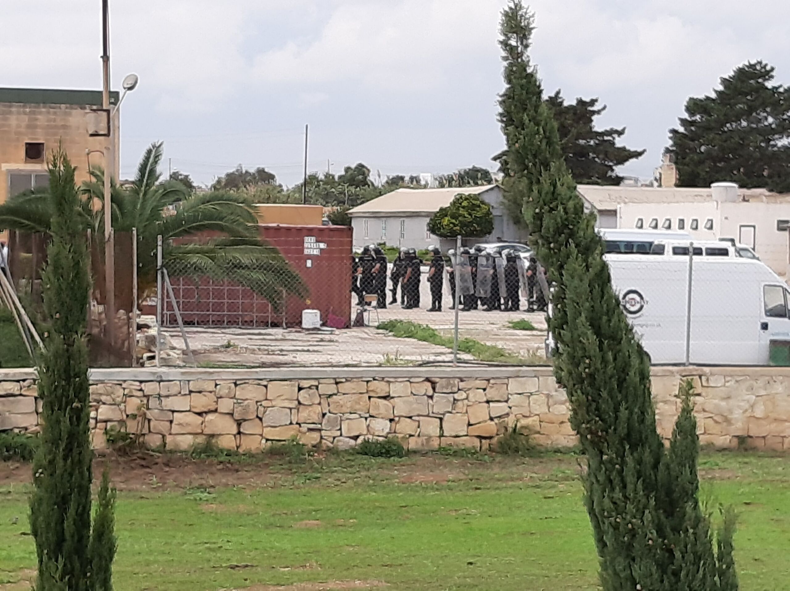UPDATED (4): 11 people arrested during a protest at Ħal Safi Detention ...