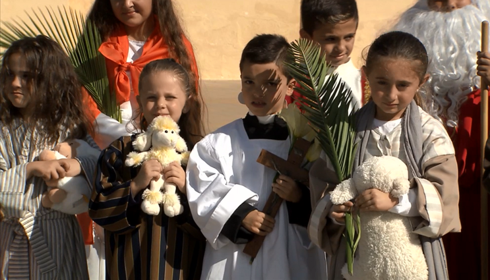 Children dress up as saints, collect food items for charity - TVMnews.mt