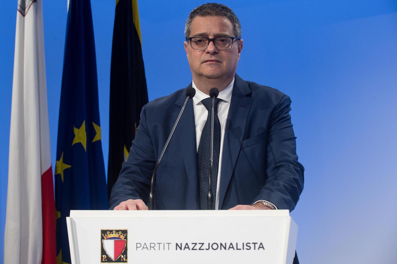 L-unika deċiżjoni għandha tkun li jitkeċċa Joseph Muscat - Adrian Delia ...