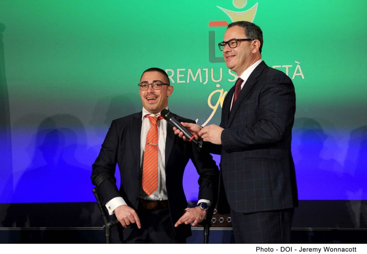 Matthew Chetcuti wins 'Premju Soċjetà Ġusta' - TVMnews.mt