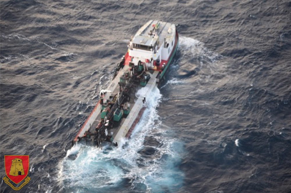 FAM saves three crew members from a ship split in two by storm - TVMnews.mt