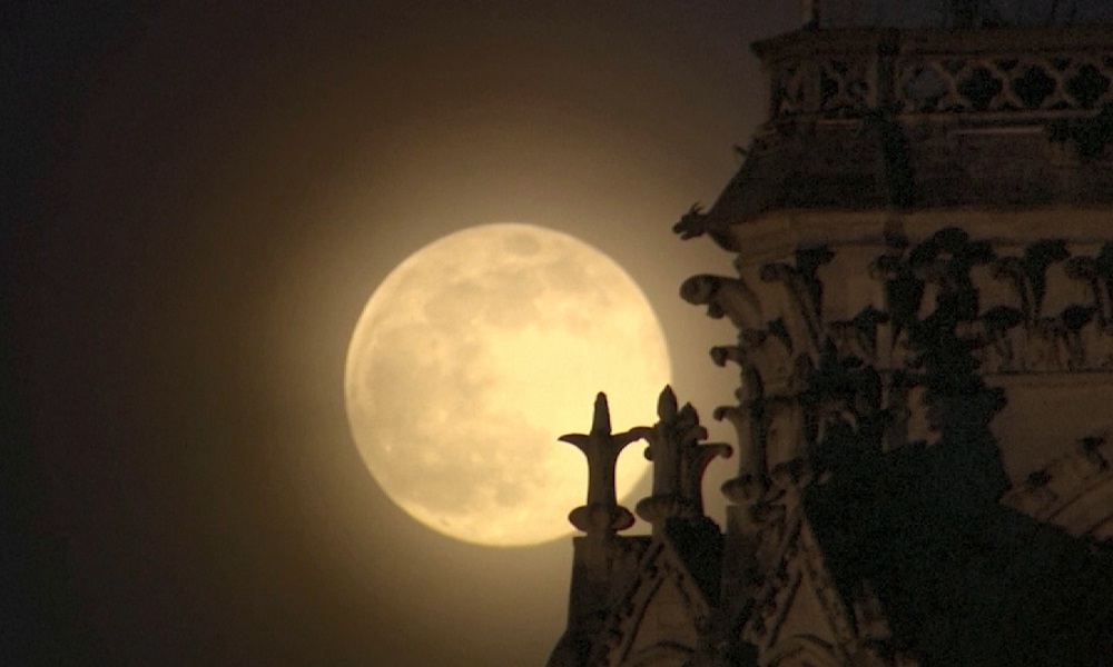 WATCH: Supermoon shines bright on silent cities - TVMnews.mt