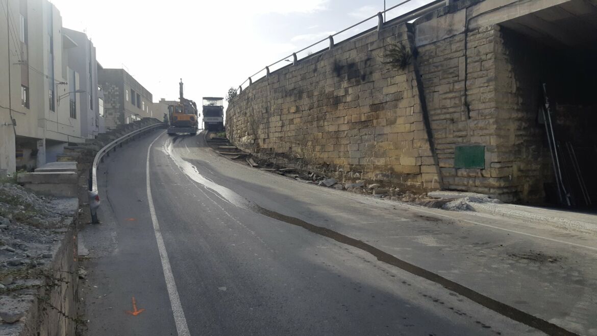 Tingħalaq it-telgħa ta' taħt il-flyover lejn il-Marsa-Ħamrun bypass ...